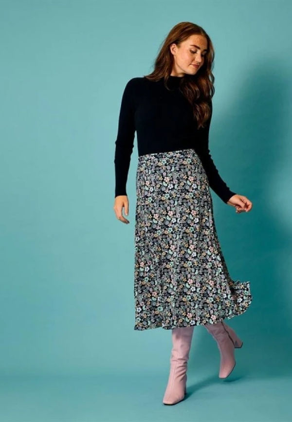 Kjolar med resår i midjan dam (2023) • Nu upp till 60% rea | Alissa