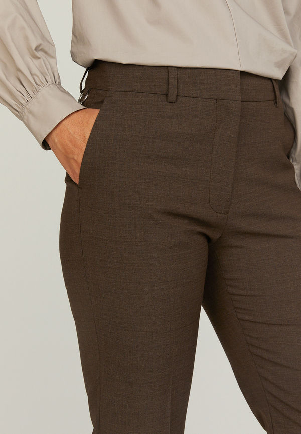 Fina bruna byxor dam (2025) • Nu upp till 70% rea | Alissa