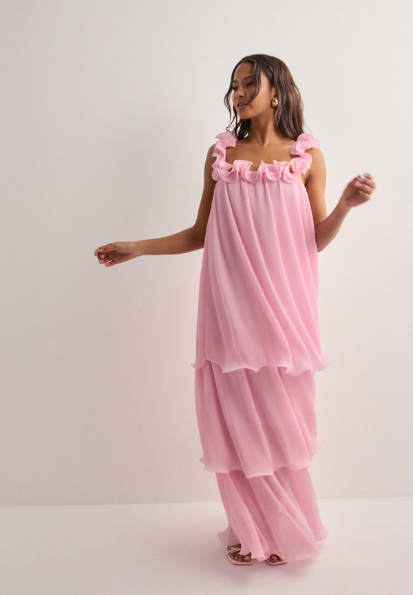 Nelly klänningar (2025) • Nu upp till 80% rabatt | Alissa