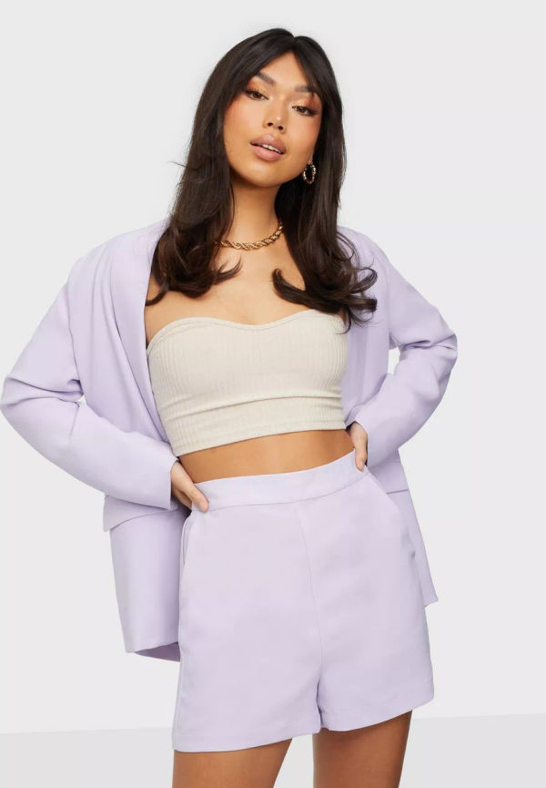 Lila shorts dam (2025) • Rea på snygga modeller online | Alissa