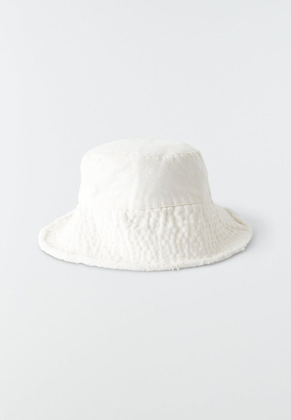 Vita hattar dam (2025) • Rea på snygga modeller online | Alissa